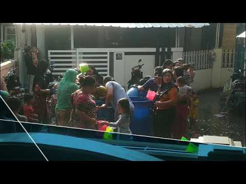 mandi dudus nya jadi ambyar...lur...WK..WK...WK...