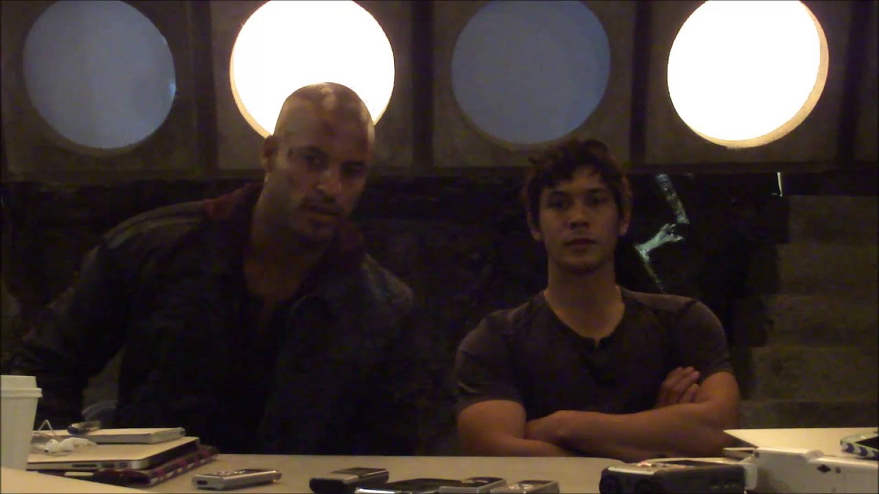 The 100 On-Set Interview with Ricky Whittle and Bob Morley - YouTube