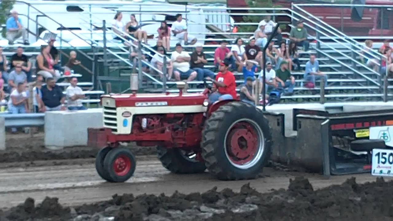 Farmall 560 Lee County 4-H Tractor Pull - YouTube
