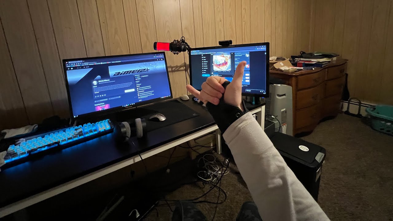 Room/Setup Tour 2 | IN MY FIRST APARTMENT - YouTube