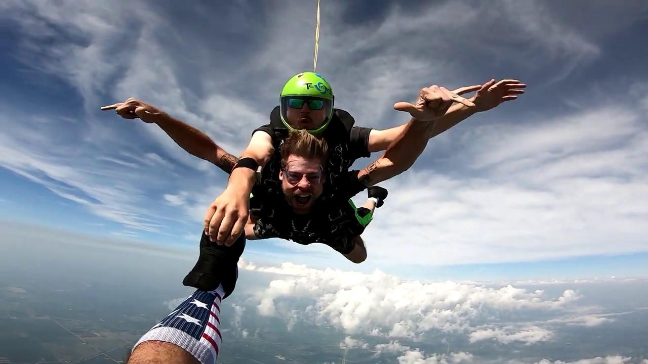 Travis Bennet - Tandem Skydive at Skydive Indianapolis - YouTube