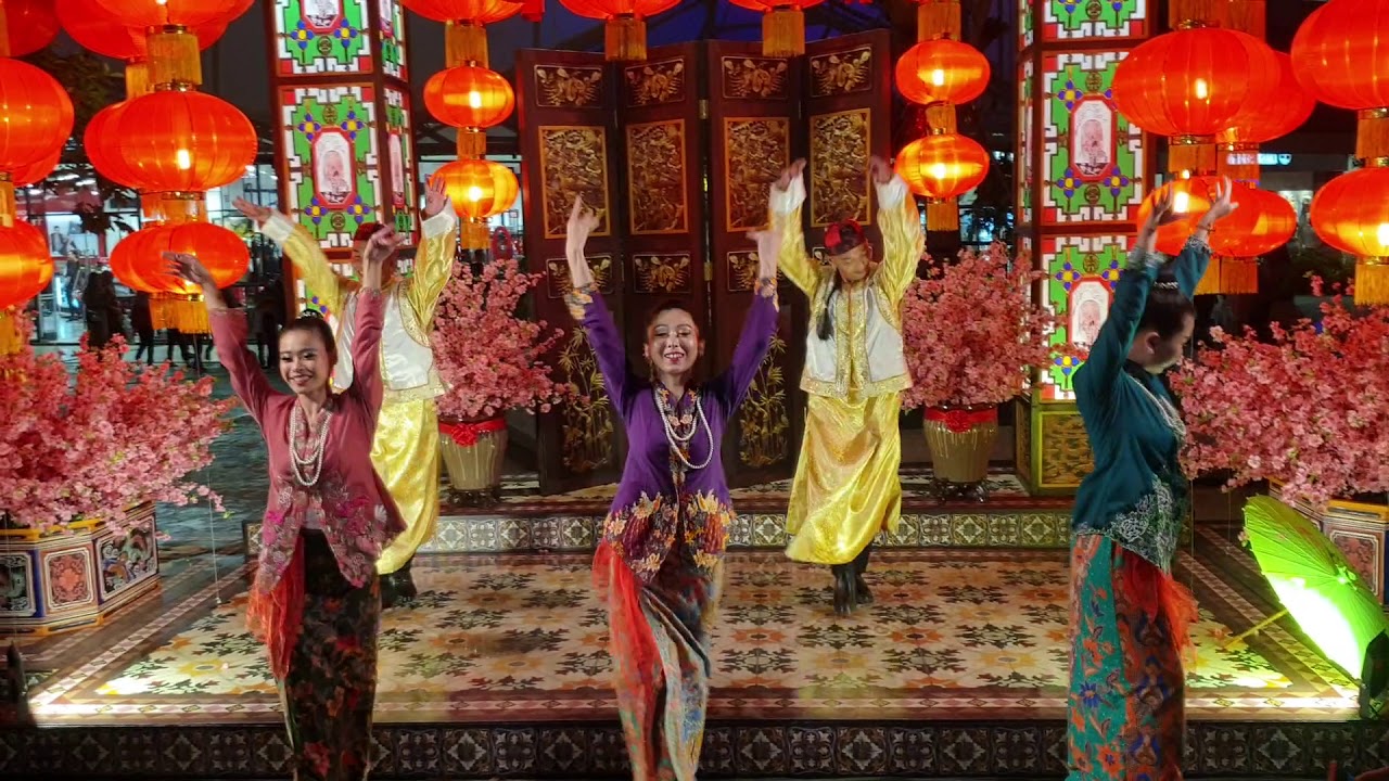 CNY Baba And Nyonya Dance 农历新年峇峇娘惹舞 - YouTube