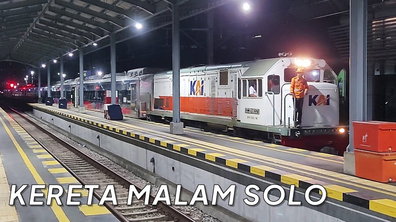 Kereta Api Malam Hari di Stasiun Solo Balapan | Ada Argo Dwipangga New ...