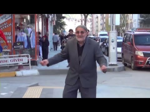 75'lik Dede Oyun Havası ile Hem Coştu Gem Coşturdu