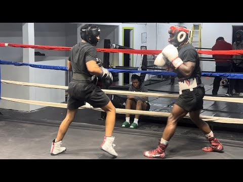 Pressure fighter sparring southpaw with a unique style (both fighters ...