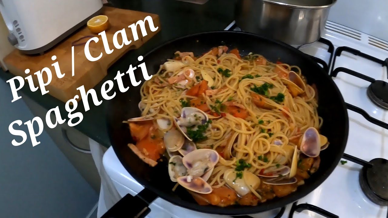 Pipi / Clam Spaghetti with Cheesy Garlic Bread. - YouTube