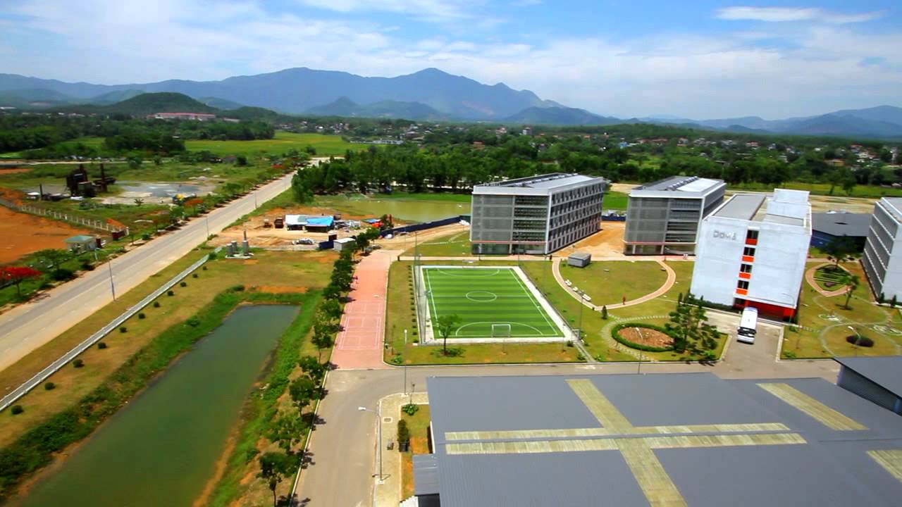 Toàn cảnh campus ĐH FPT Hòa Lạc qua máy Flyingcam - YouTube