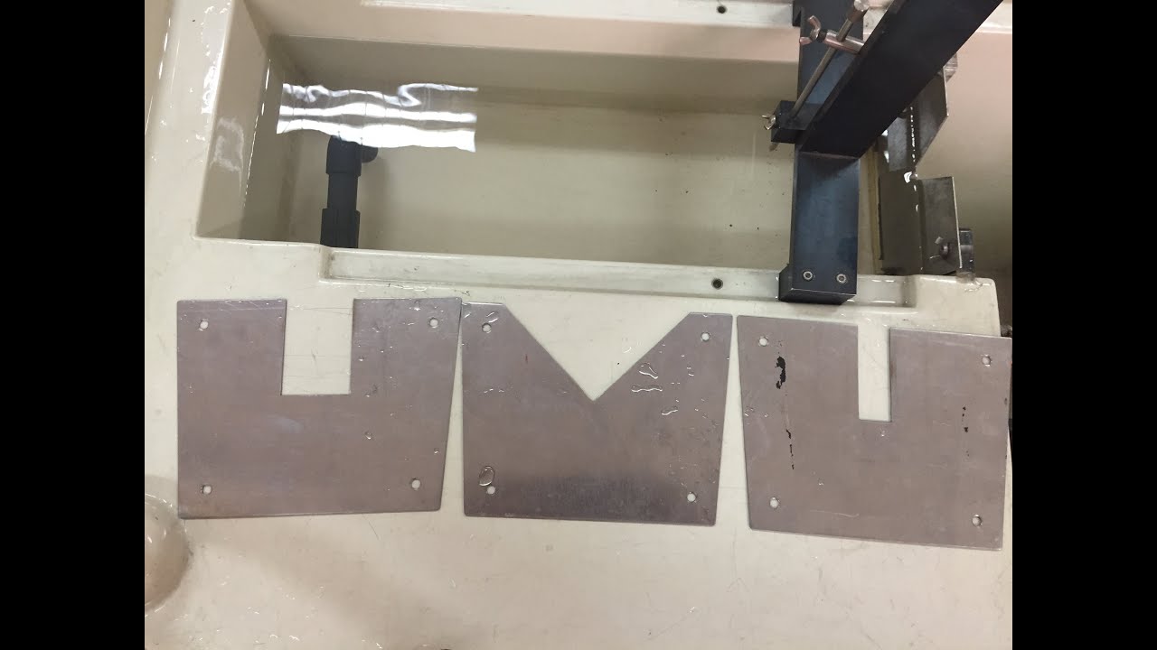 Fluid Mechanics Lab Experiment 4 - Flow over Weirs - YouTube