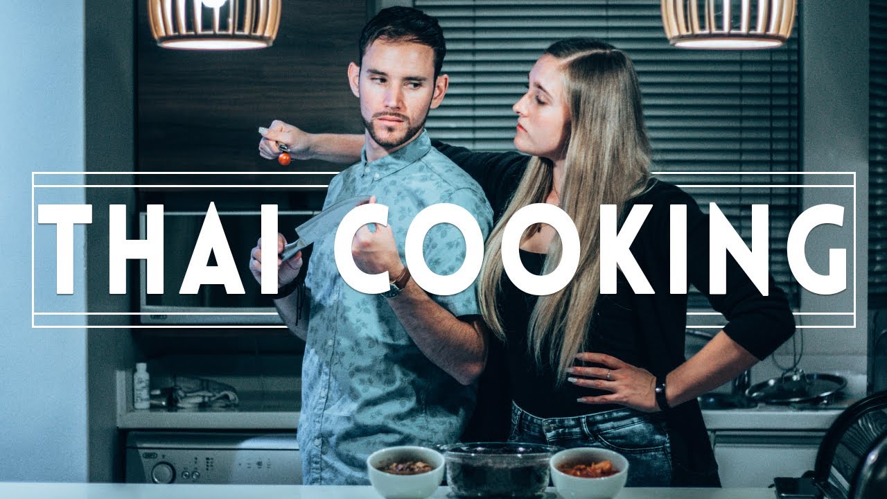 THAI COOKING COMPETITION - Couple Challenge: GREEN curry vs. RED Curry ...