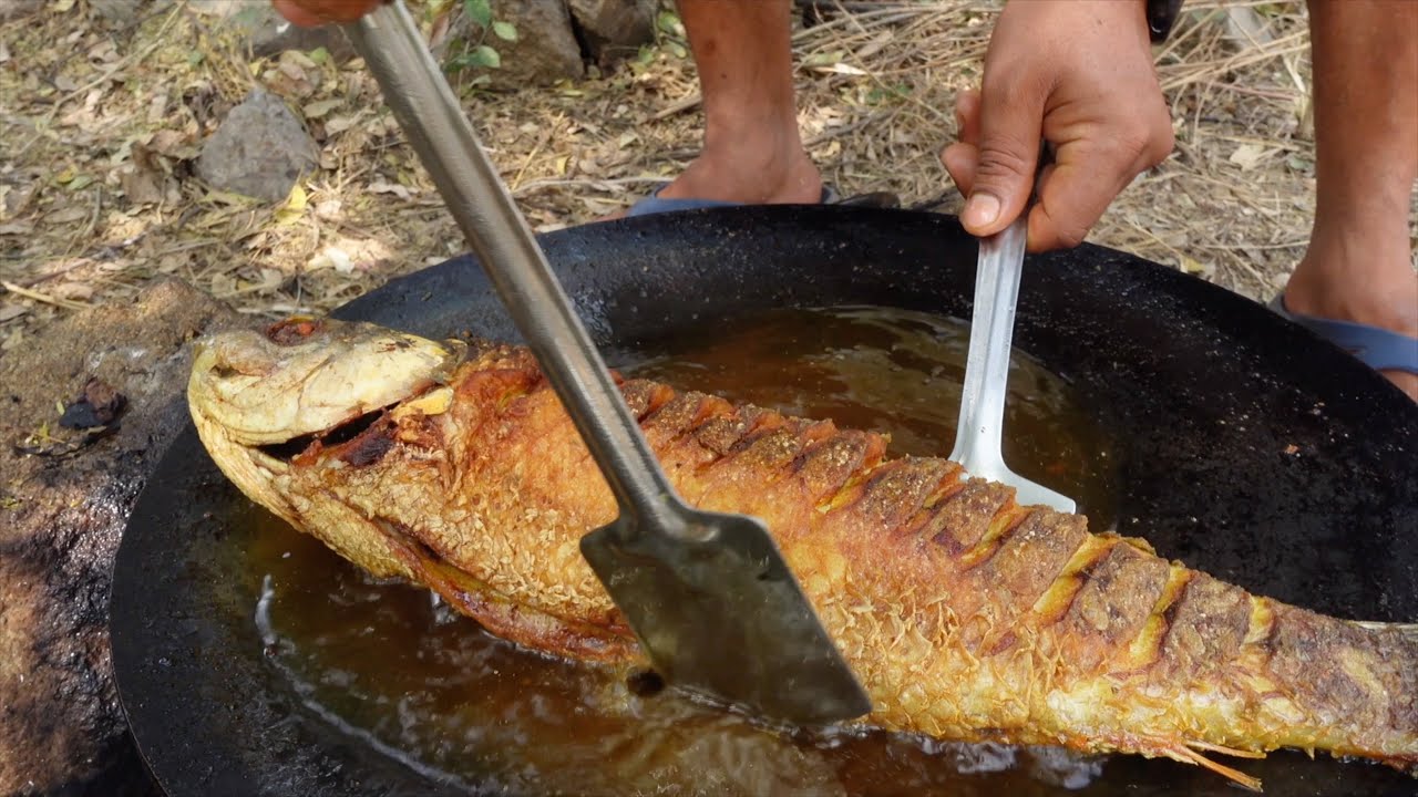 Tawa Fish Curry | तवा फिश रेसिपी | Fish Curry Restaurant Style - YouTube