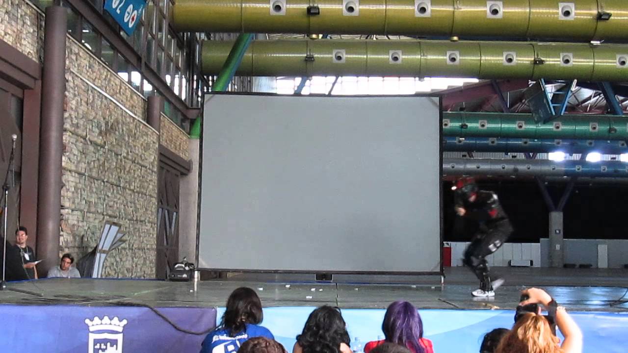 [K-N] [cosplay] AnimaComic 2013 - Michael Crespo (Halo 3: ODST) - YouTube