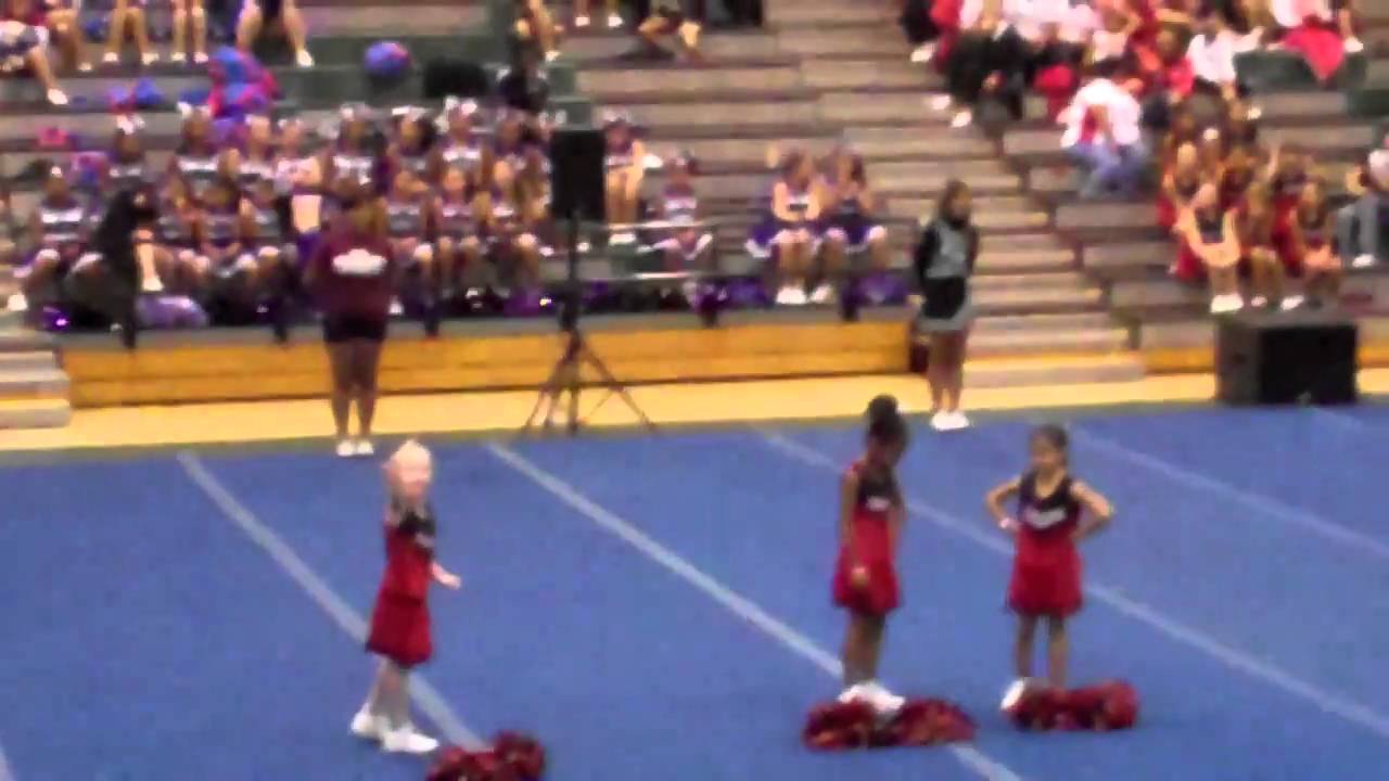 Jurupa Mammoths Pop Warner Tiny Mites Cheer Team - YouTube