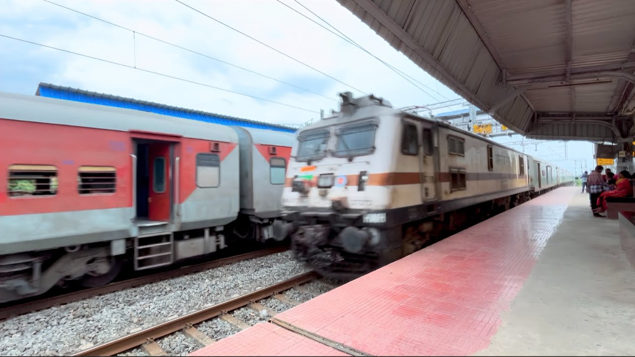 🔥[Duronto + Rajdhani + Poorva Express] Dangerous 130 v/s 110 Kmph Train ...