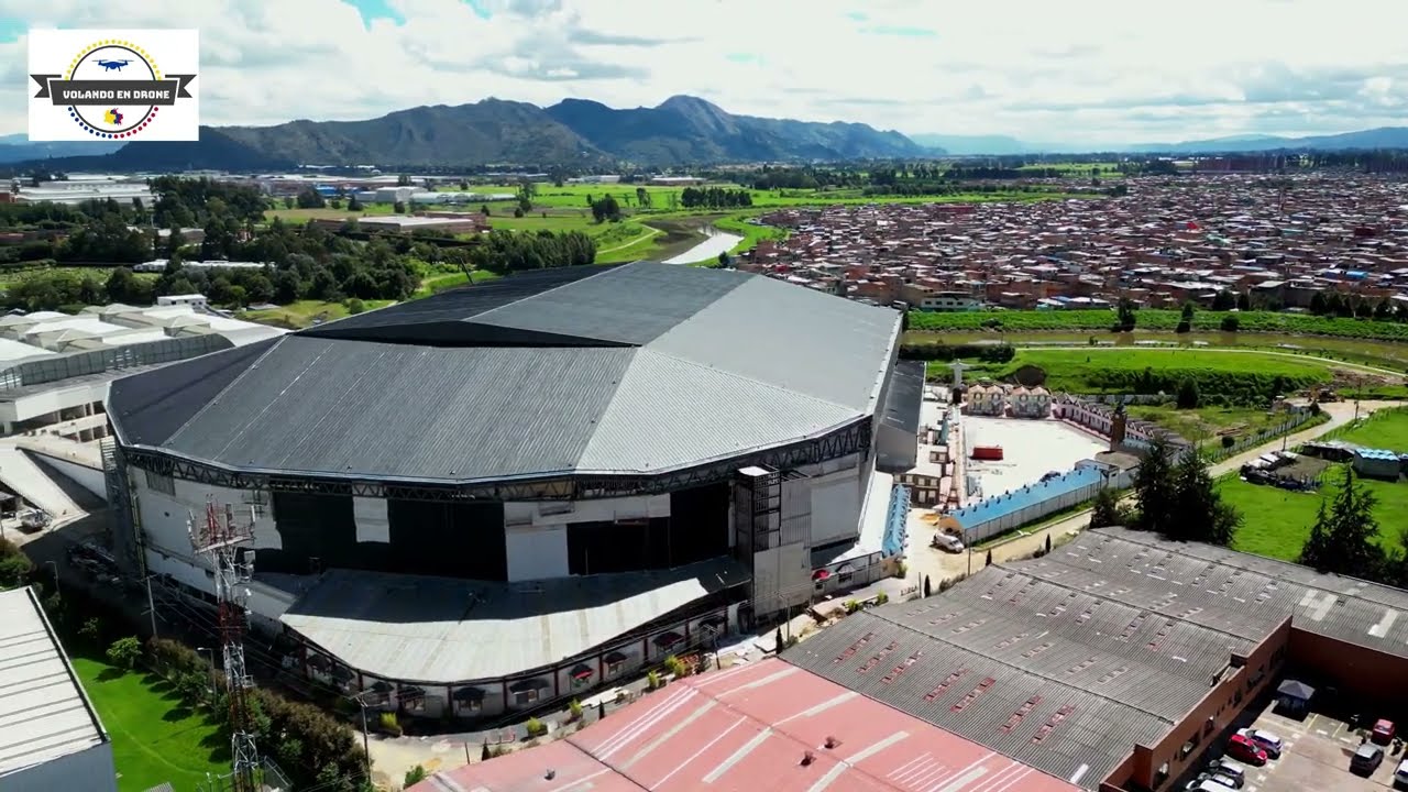 VOLANDO EN DRONE 4K - COLISEO LIVE HECHO REALIDAD - YouTube