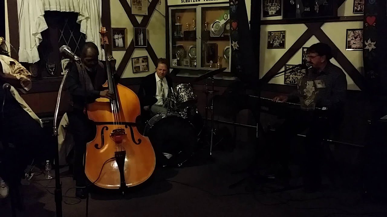 Scattin' Joe Darro Trading 8s with Cary Stratton on Drums - YouTube