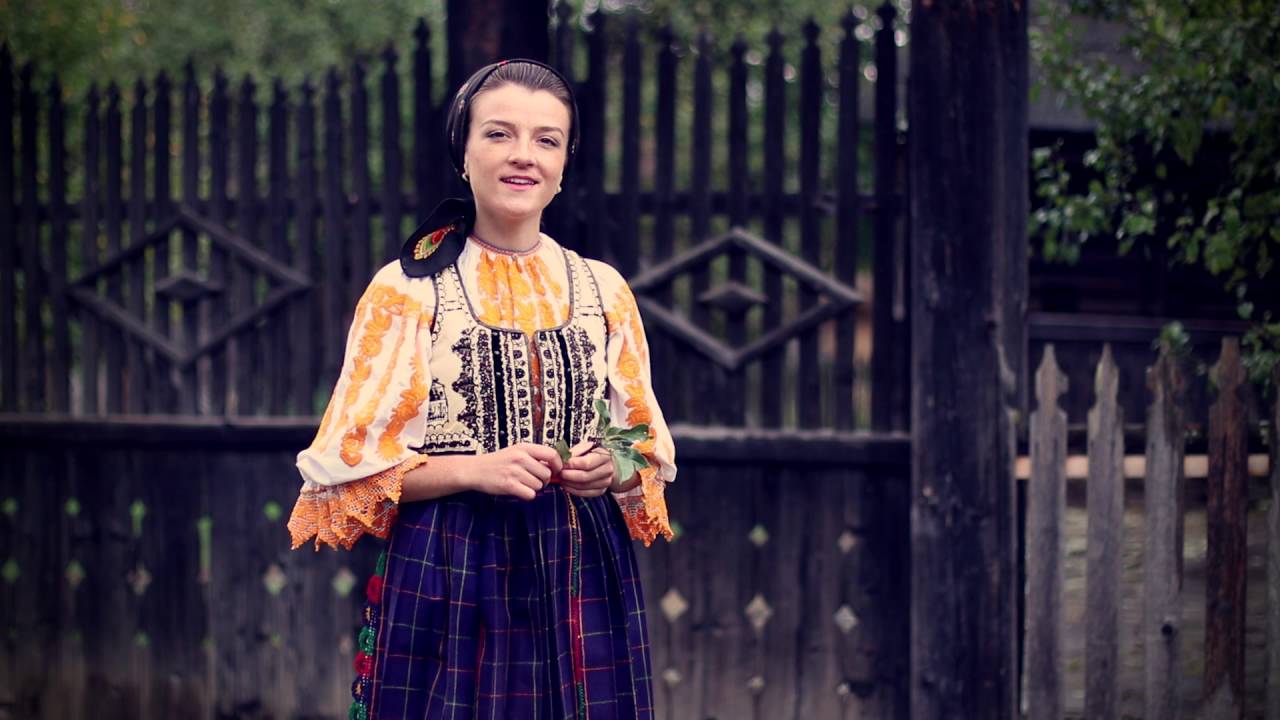 Alexandra Bacila - Bade pe ulita ta - YouTube