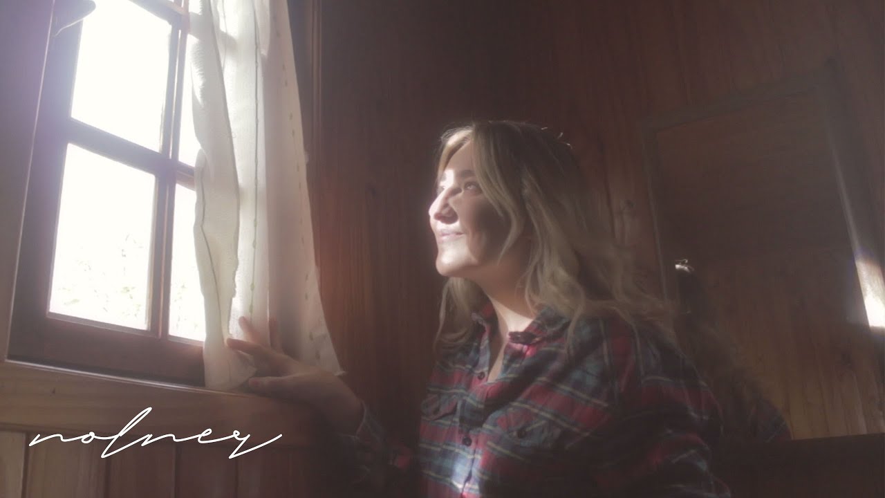 Volver - Steffania Uttaro (Video Oficial) - YouTube