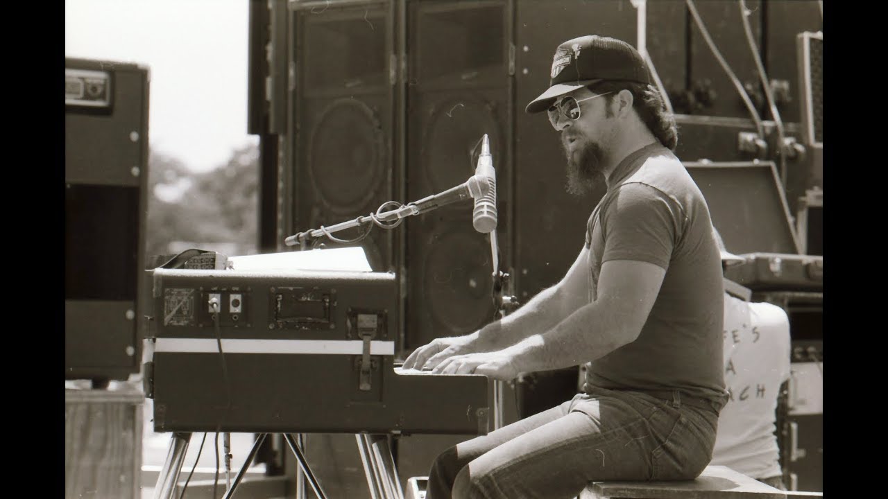 "Grey Hollywood" w David Holt, Eddy Shaver ----The Fur Trappers - YouTube