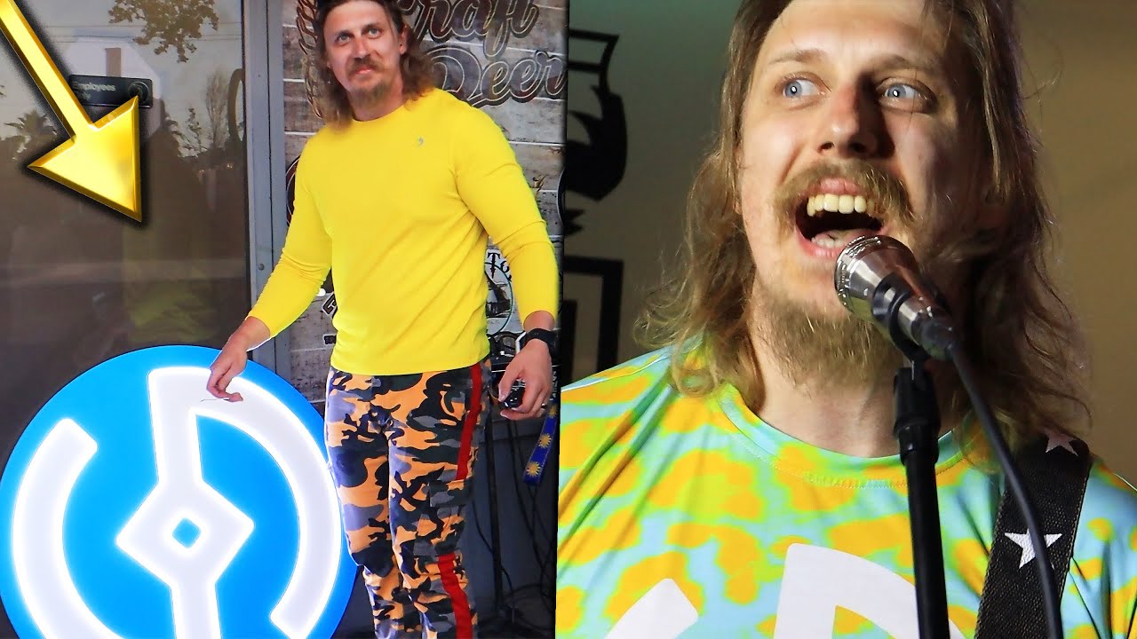 Someone Makes Huge Sign For This Street Musician - YouTube