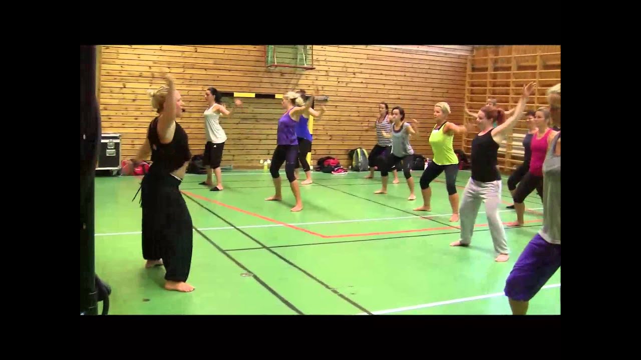 Västafrikansk dans del 2 med Hanna Bergman - YouTube