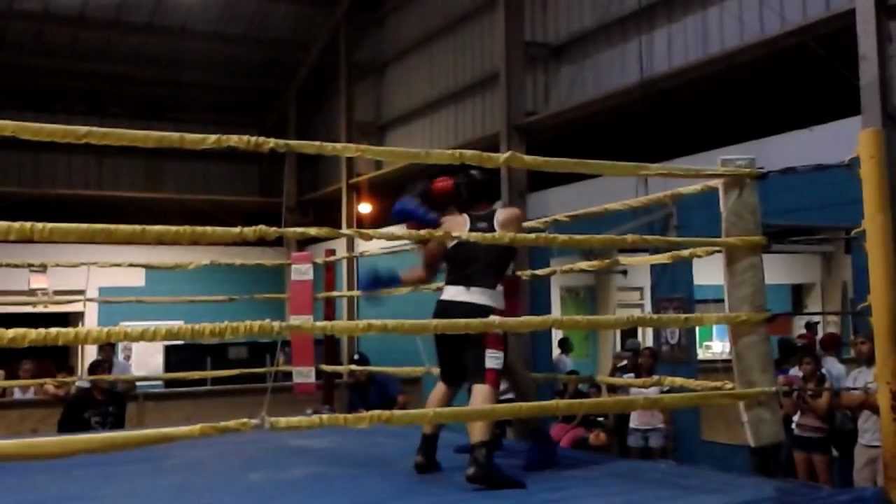 B Robles Boxeo en Corozal, Puerto Rico Round 3 - YouTube