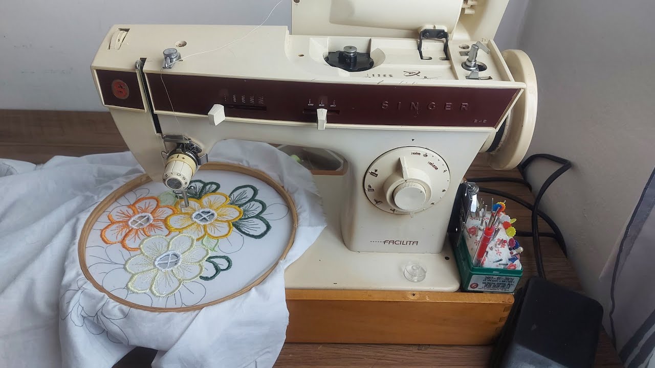 Bordado na Singer Facilita 248, antiga - YouTube
