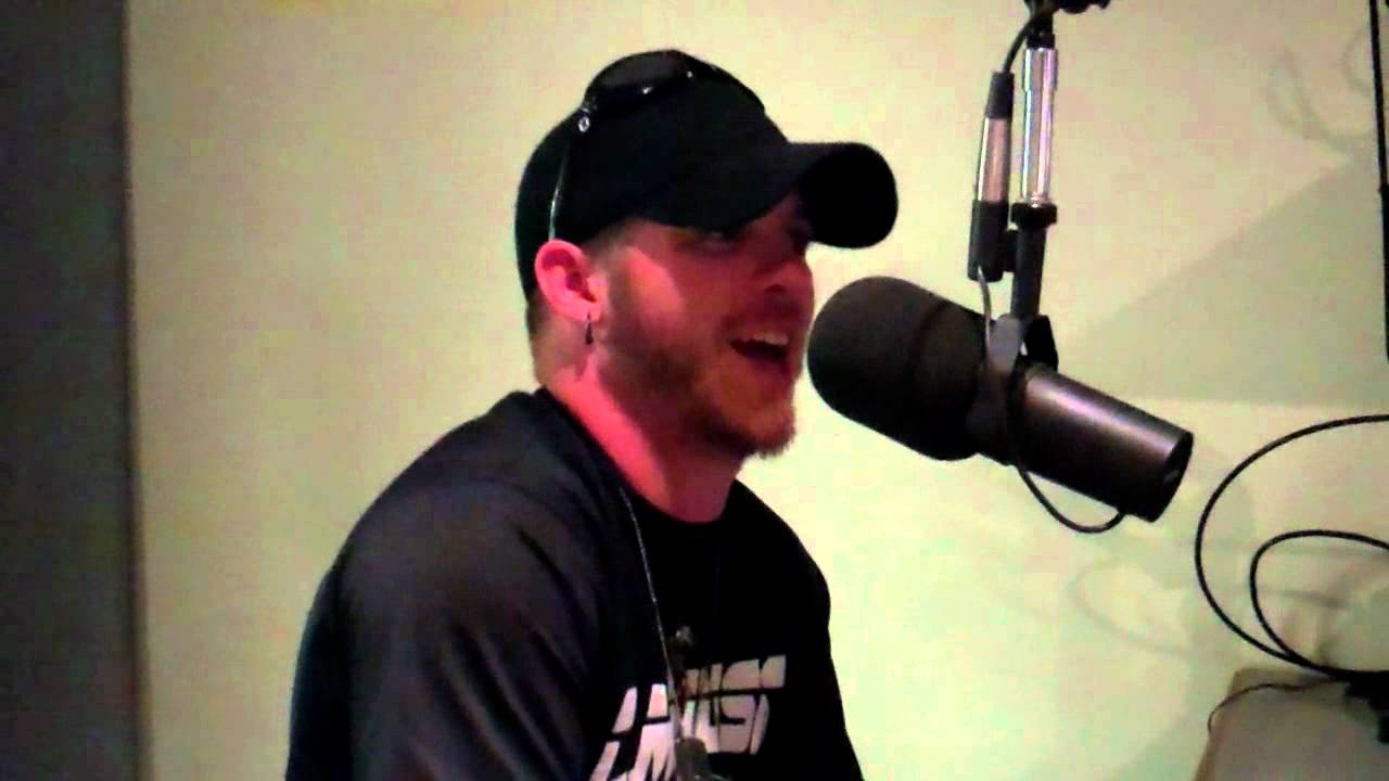 Froggy TV Danger interviews Brantley Gilbert - YouTube