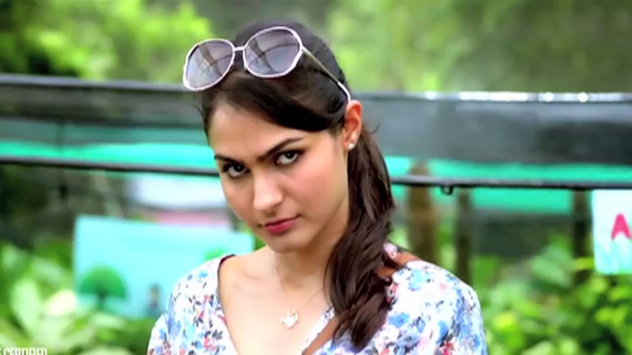 Actress Andriya Gives Hand for Amy Jackson - Video in Dinamalar - YouTube