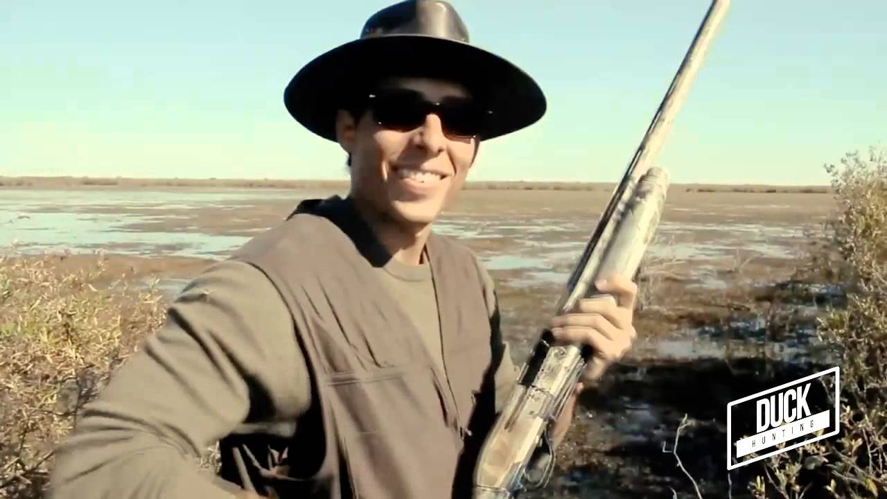 Duck hunting by Paco Riestra - YouTube