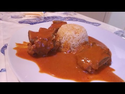 COSTILLAS DE RES EN SALSA ROJA