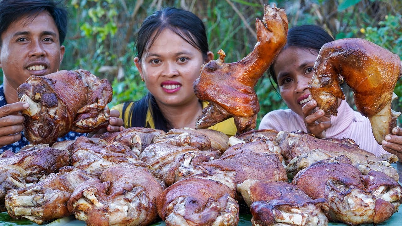 Cooking Crispy Deep Fried PIG LEG Recipe in Village - Sharing ...
