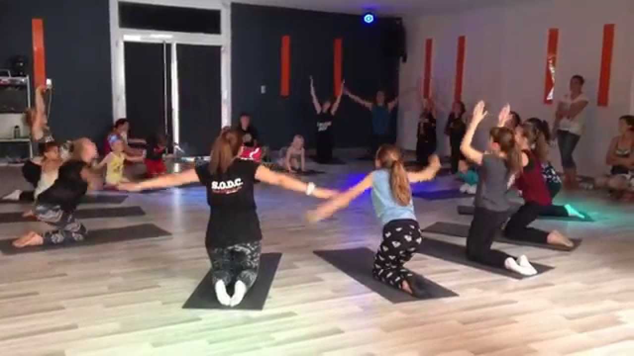 SHOW OFF DANCE COMPLEX | Opendeurdagen september '15 - YouTube