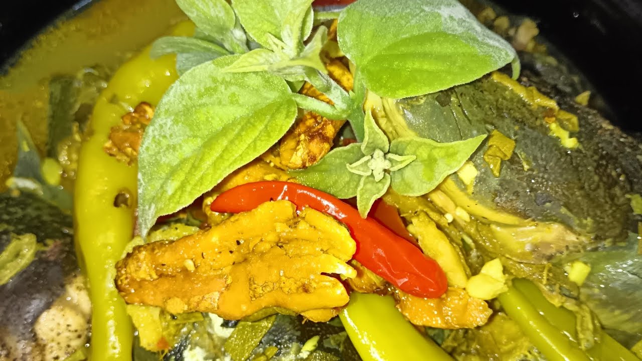 Lagat na Hito (Mudfish) sa Luyang Dilaw(Turmeric) at Alagaw (Premna ...