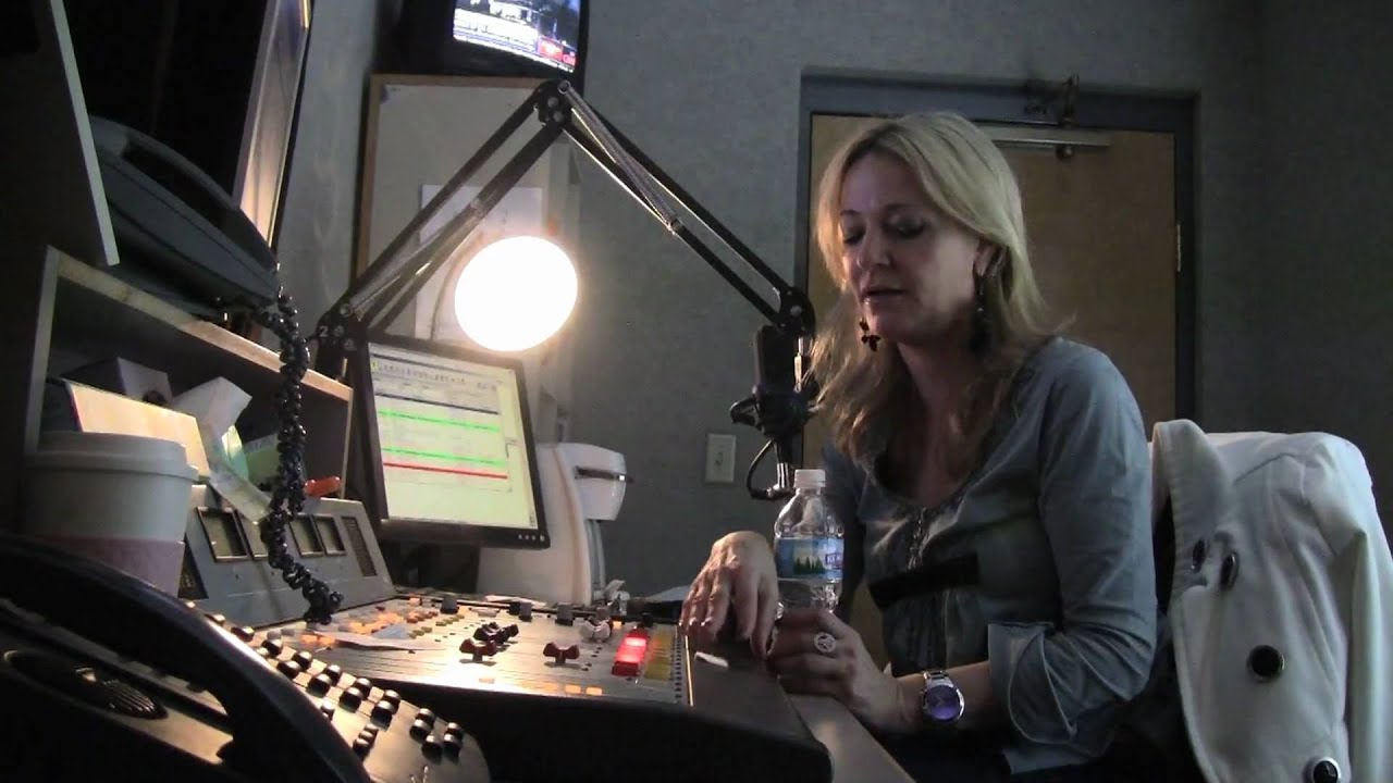 Laura Steele Interview - YouTube