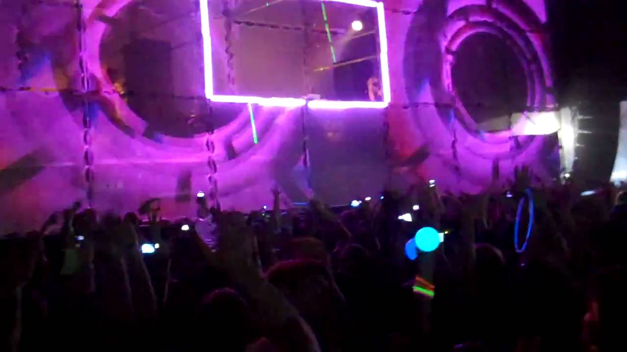 Rusko - Woo Boost - Ultra Music Festival 2011 - YouTube