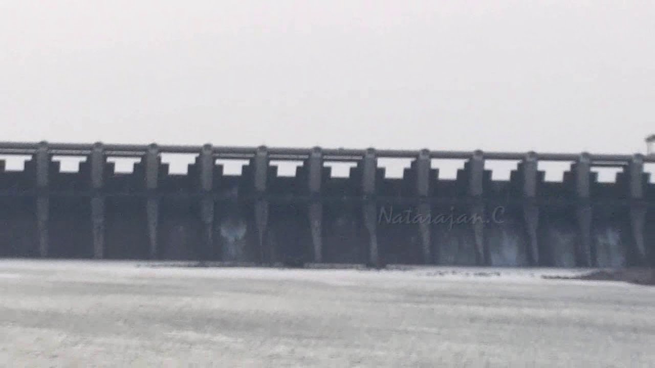 Crossing the Dangerous Almatti Bridge - Almatti Dam - YouTube