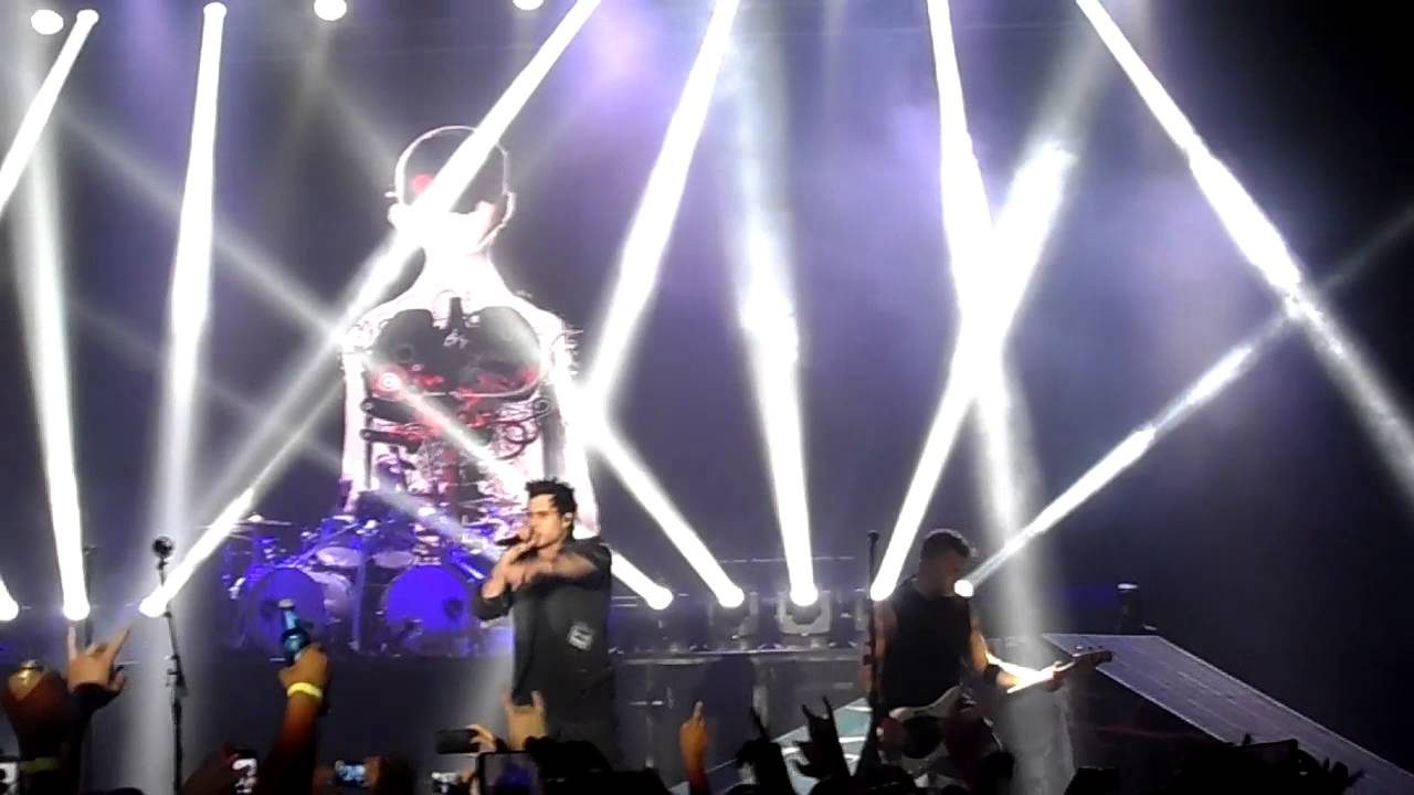 Three Days Grace - I Am Machine (Live) Dallas 04/23/15 - YouTube