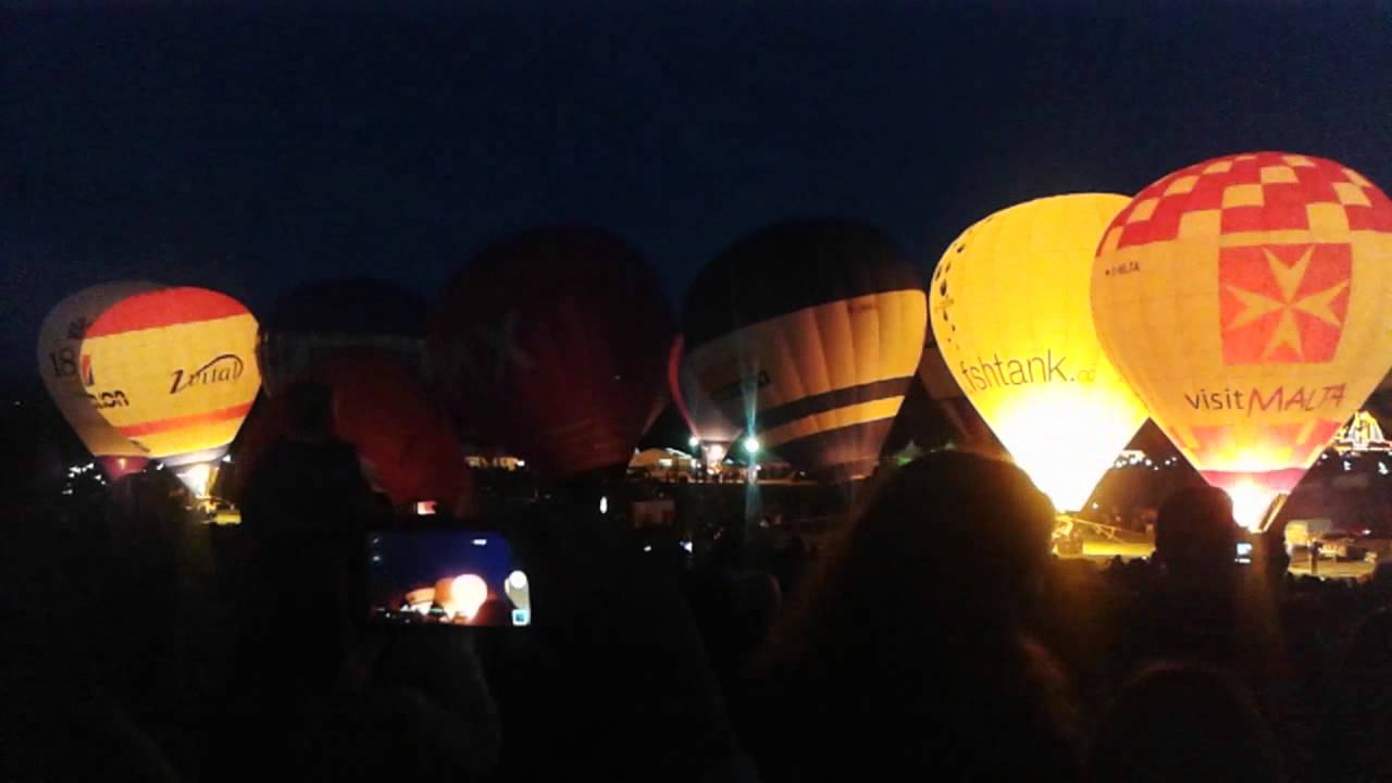 Night Glow Saturday Balloon Fiesta 2015 - YouTube