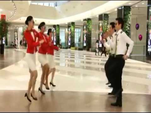 Hostes Ve Pilotdan Gangnam Style