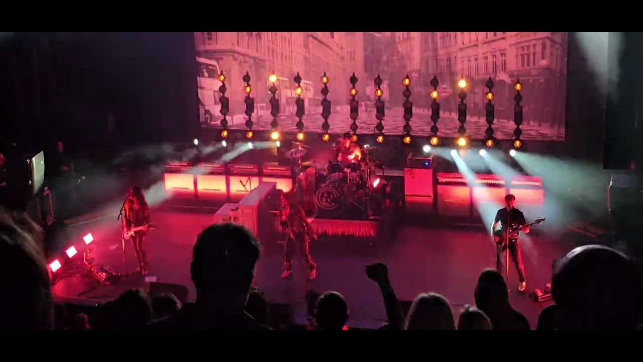 The Struts- Pretty Vicious (Full Song Live) - YouTube