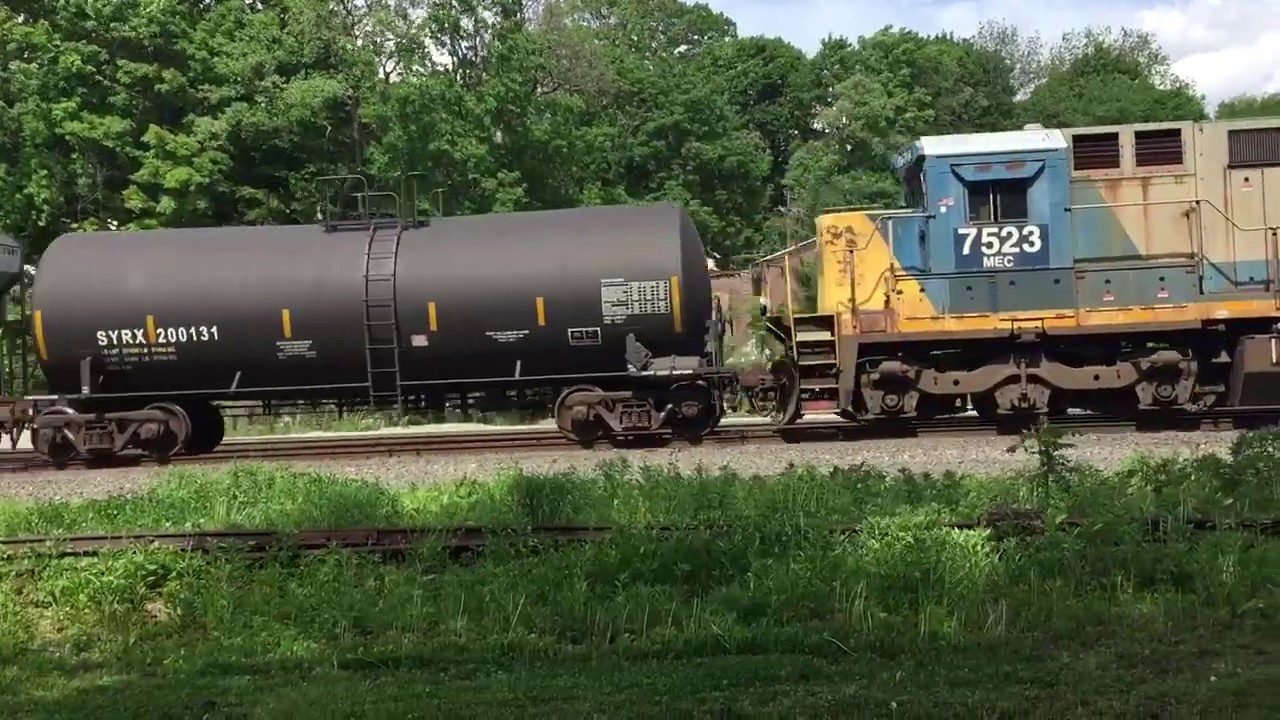 HD MEC 7875 leads RJED east through CPF 385 on 5-26-19 at 15:15 hrs ...