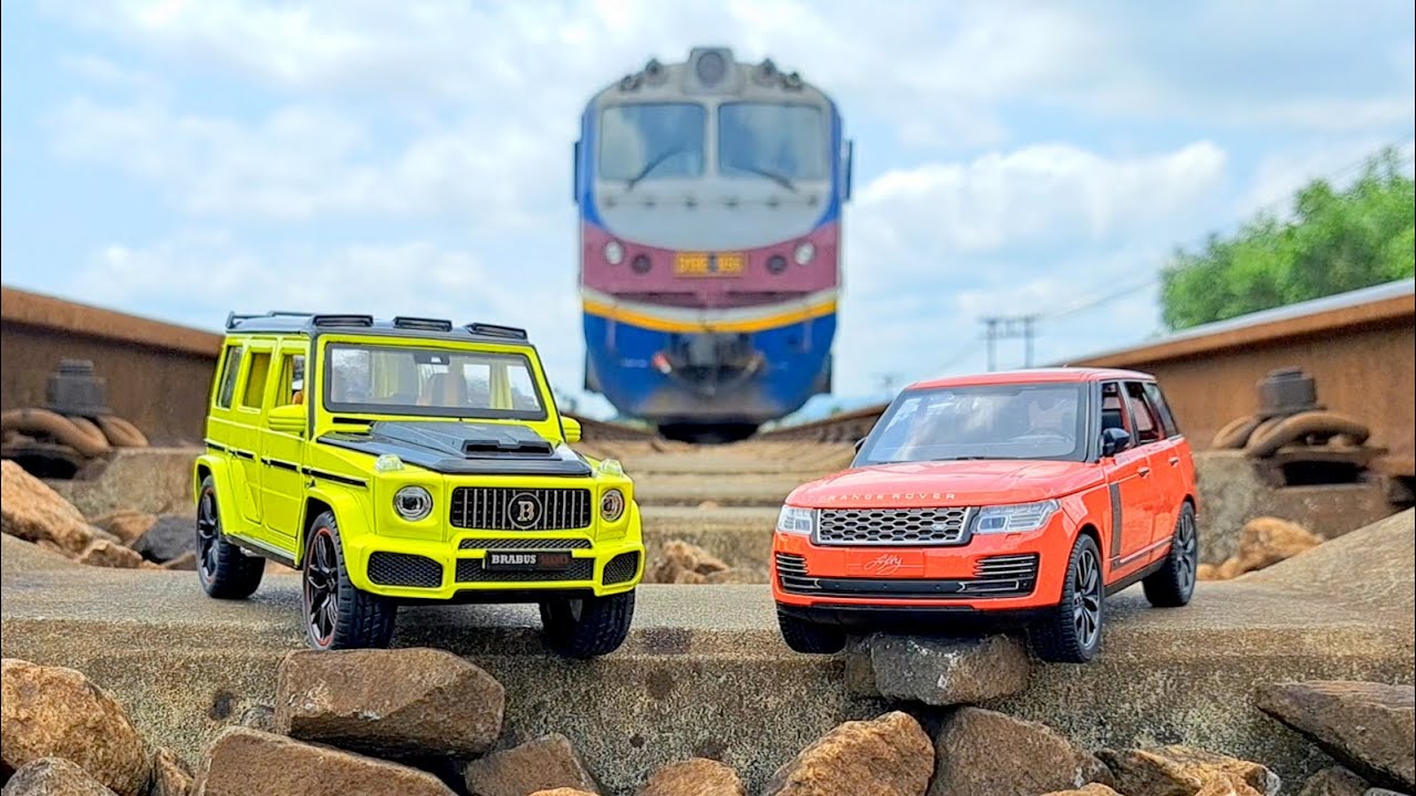 TRAIN vs MERCEDES-BENZ and LAND ROVER Amazing train and super cars ...