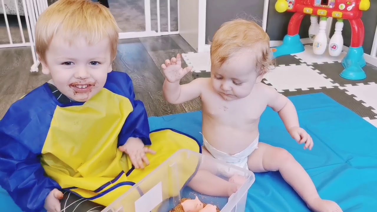 Messy Play | Muddy Pigs | Muddy Puddles | Baby / Toddler Sensory Fun ...