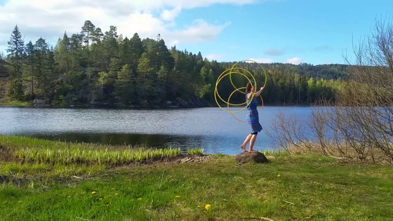 Outdoor Hooping. QUAD Hoops in the wind by the lake - YouTube