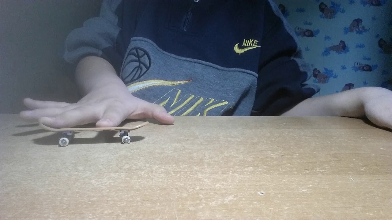 Pop Shuvit на фингерборде - YouTube