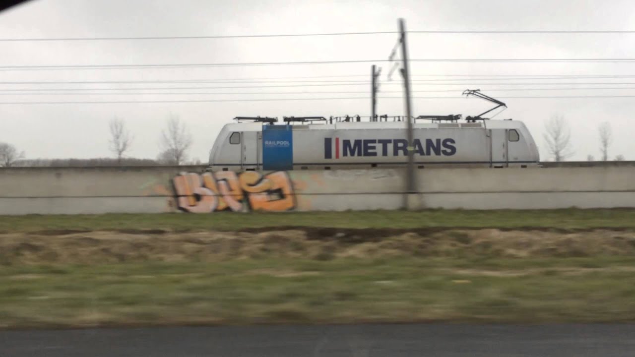 Metrans TRAXX 186 locomotive on the Betuwe line to Rotterdam - YouTube