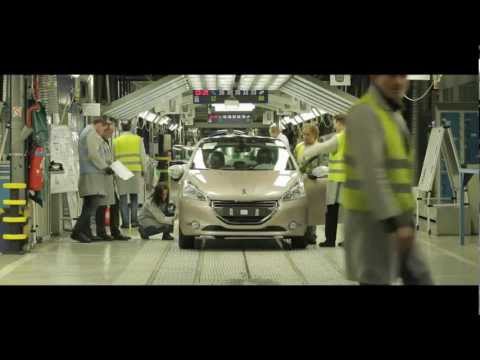 PSA Peugeot Citroën lance la production de la Peugeot 208 à Poissy (France)