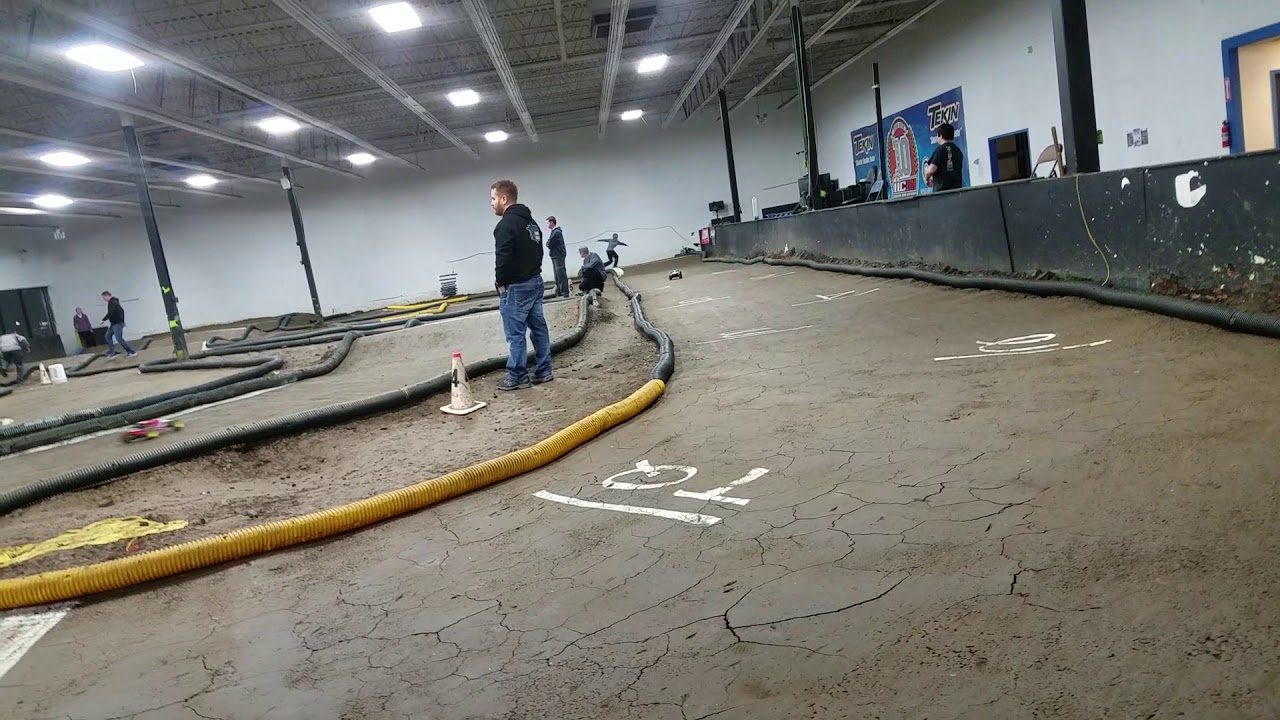 Slash on clay track???? Race 😂😂 - YouTube