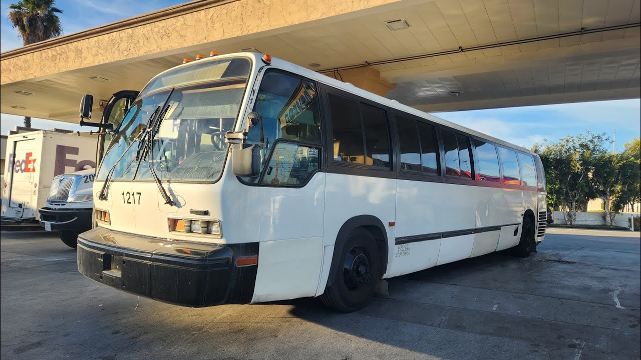 LA Charter Bus Lines 2000 Novabus RTS-06 #1217 - YouTube