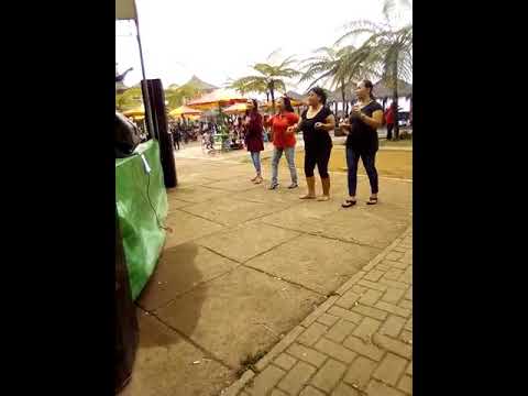 Goyang pemanasan.. Mantaaappp.. Emak2 Kebon Pedes Bogor..